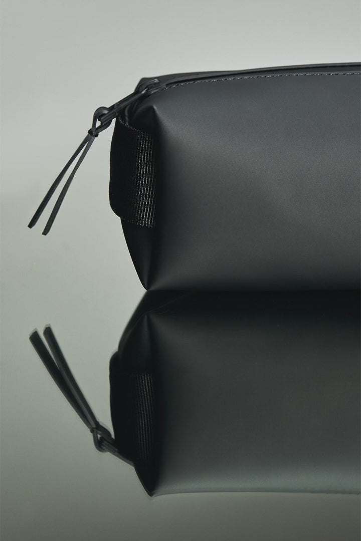 Rains Tote Bag | Buy Waterproof Tote Bag with Zipper | Rains®